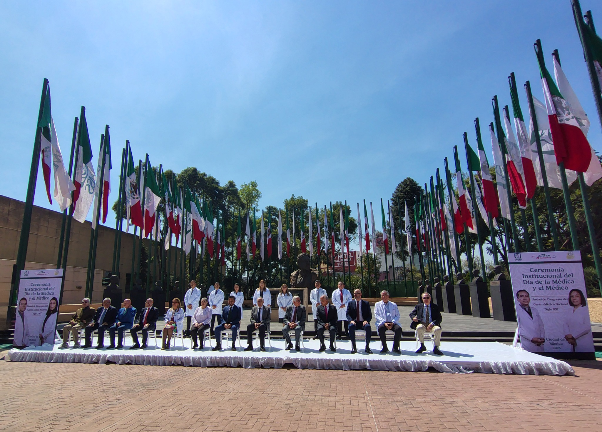 Ceremonia Institucional del Día de la Médica y del Médico 2025 ...